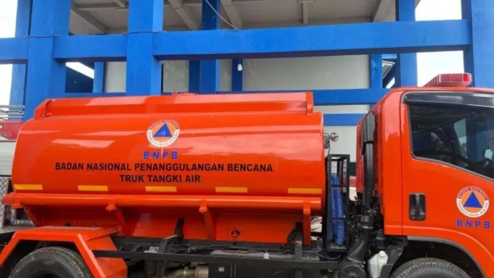 BPBD Belitung Terima Hibah Mobil Tangki dari BNPB, Dorong Optimalisasi ...